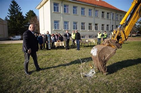 Красен Кралев откри зала по борба и стрийт фитнес в Сливо поле направи първа копка на спортно