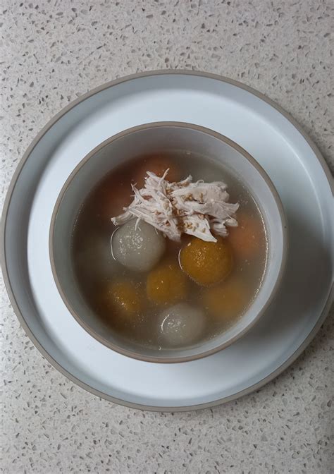 쫀득한 식감의 삼색 감자옹심이