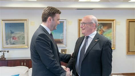 БТА Министърът на външните работи на Северна Македония се е срещнал със специалния пратеник