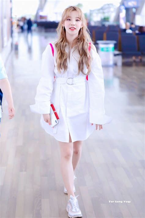 ကောင်မလေးတွေသဘောကျမယ့် G I Dle အဖွဲ့ဝင် Yuqi ရဲ့ ပေါ့ပေါ့ပါးပါး ဖက်ရှင