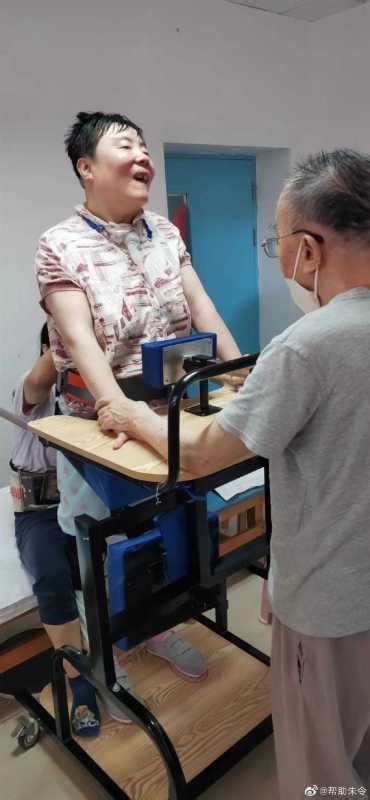 朱令孙维案永远也破不了被投毒清华才女朱令近照 筷逗鱼