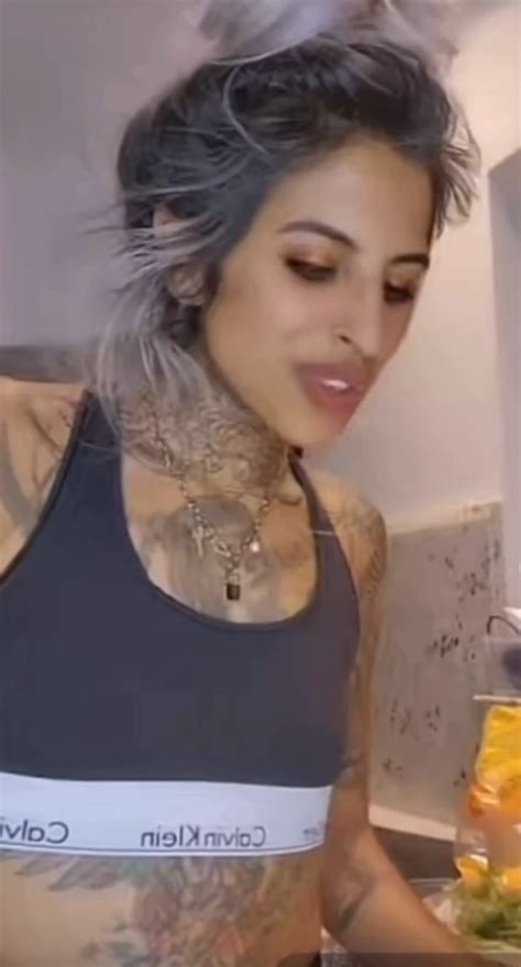 Tries To Body Shame Others To Hide Her Own Failed Liposuction…i Mean Insecurities R Shamu Snark