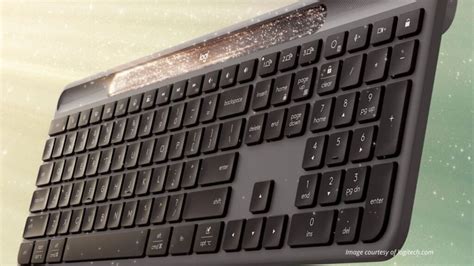Logitech Presenta Una Tastiera Wireless Che Si Ricarica Con La Luce
