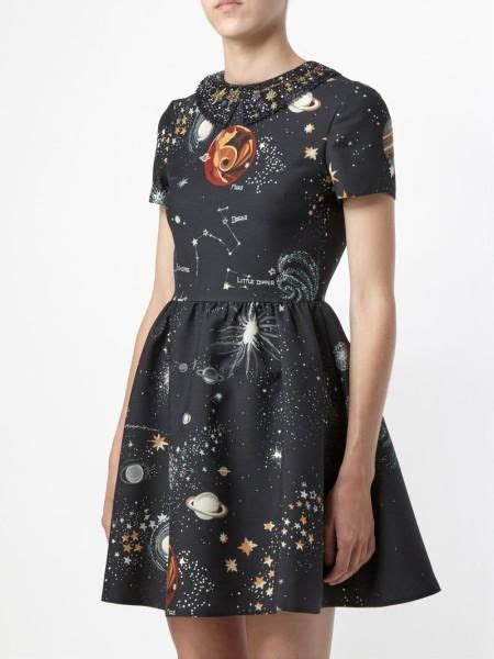 Cosmos Clothes, Valentino Garavani, Style École, Space Fashion, Fashion ...
