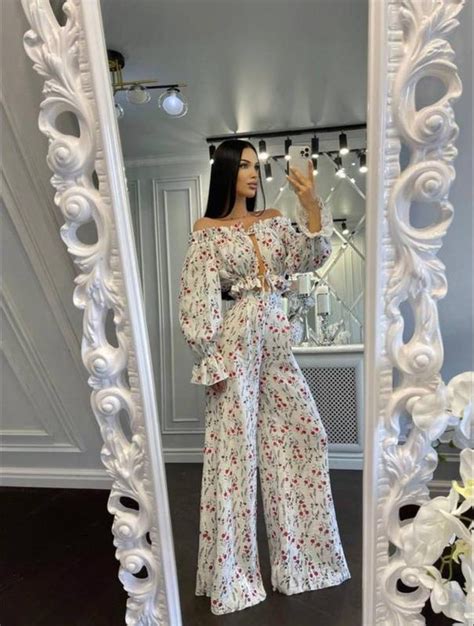 Летний костюм в цветочный принт — цена 1250 грн в каталоге Брючные костюмы Купить женские вещи