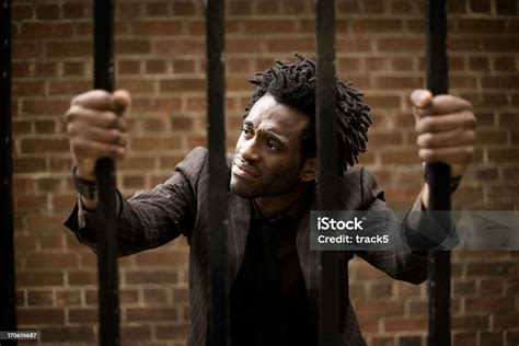 Di Balik Jeruji Besi Foto Stok Unduh Gambar Sekarang Penjara Bangunan Publik Etnis Afrika
