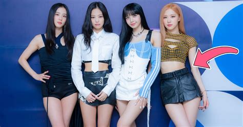 Heres Why Blackpinks Rosé Always Poses Like This In Group Photos