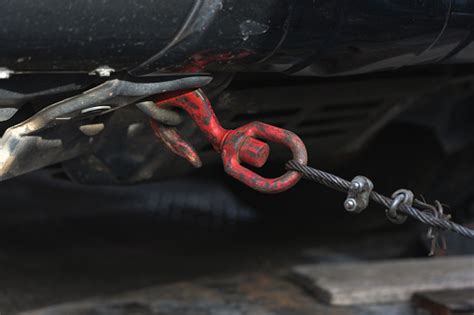 자동차는 교통 사고를 경험에서 분해 유지 보수를 수행하기 위해 수리를 기다리는 원래 상태로 돌아 운전 속도 개념 자동차 수리 거리에 대한 스톡 사진 및 기타 이미지 Istock