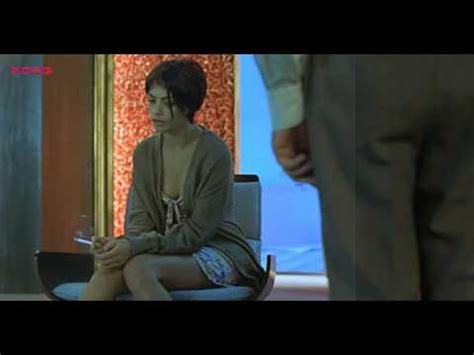Berenice Bejo Smoking In Heures De La Vie D Une Femme YouTube