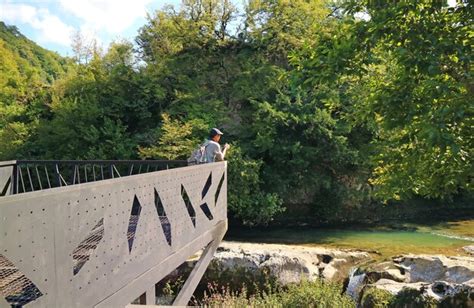 Premium Photo Hiker Taking Photo From The Observation Platform In