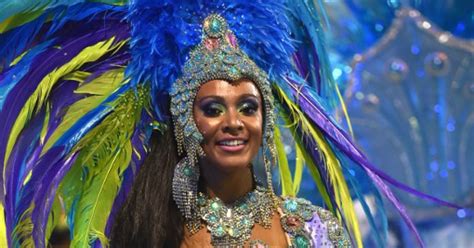 포토 브라질 카니발 화려한 장식과 어울리는 탄력적인 몸매