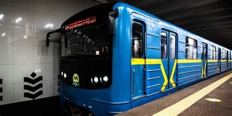 У Києві жінка опинилася під вагоном рухомого складу метро У місті Київ