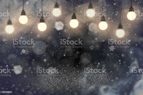 전구 및 콘텐츠에 대 한 빈 공간으로 떨어지는 눈 조각 비행 유쾌한 이랑 질감으로 귀여운 밝은 반짝이 조명 Defocused