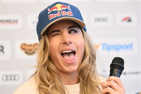 Galerie Ester Ledecká Je V Praze Nejprve Se Setkala S Novináři Pak Oslaví Narozeniny Fotka