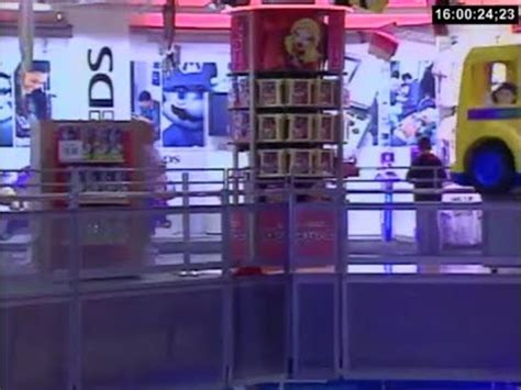Holiday Shopping At The Toys R Us Flagship Store In Nyc In 2004 Youtube