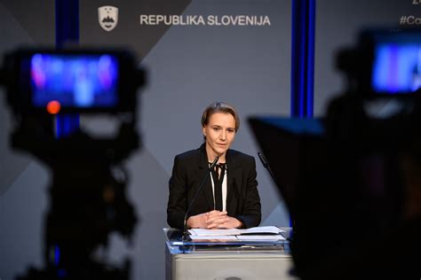 Dr Tina Bregant Bližamo Se Bridkemu Koncu Javnega Zdravstva Nova24tv