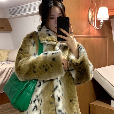 바이미뉴 겨울 퍼자켓 페이크퍼 레오파드 퍼 가디건 프린트 모조 모피코트 숏자켓 털코트 카라 20대 30대 오버핏 자켓 코디