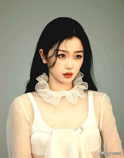 “小作精”虞书欣，穿薄纱裙优雅迷人，网友：这是哪来的小姐姐 时尚 穿着 风格