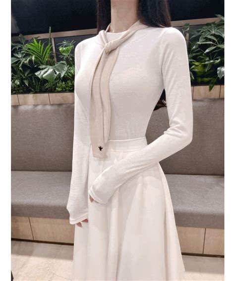 강추⚜️쫀쫀핏 꿀벌 자수 배색 타이 티셔츠 긴팔티셔츠 스카프티셔츠 슬림핏 타이티 스카프티 에이블리