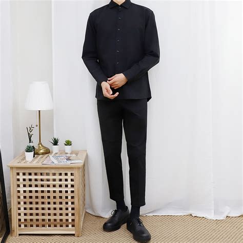 히즈핏 고급스러운 코튼 소재로 제작된😋 와이드 카라 디자인의 베이직 셔츠👔 데일리용으로 소장각