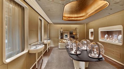 Les Bijoux Les Plus Exceptionnels De Van Cleef And Arpels Exposés Place