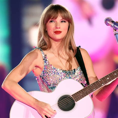 Taylor Swifts Rosa Gitarre