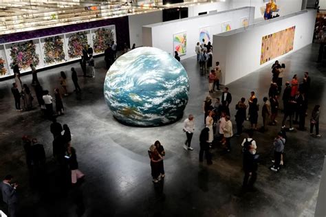 Shakira Visita A Art Basel Miami Beach E Aprecia Obra De Arte Avaliada Em R Milh Es