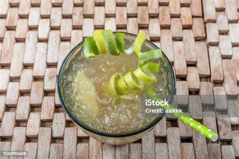 레모네이드 또는 테이블에 얼음 민트와 라임 모 히 토 텍스트에 대 한 공간을 복사 합니다 여름 음료입니다 감귤류 과일에 대한 스톡 사진 및 기타 이미지 Istock