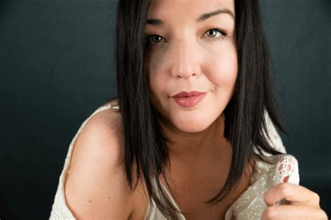 “five minutes with” vancouver based singer songwriter niki kennedy