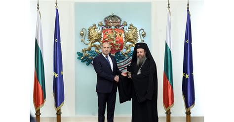 Румен Радев удостои с почетния си знак Неврокопския митрополит Серафим