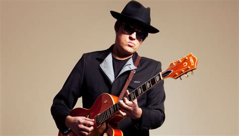 Robert Vincent Unveils Video For Brand New Single This Town
