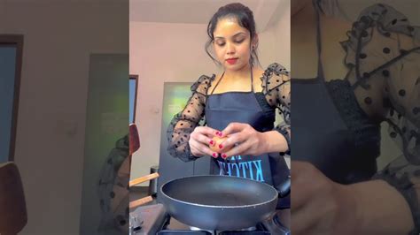 උණු උණු බතුයි පොල් සම්බෝලයි බිත්තරයි 🤩 Sri Lankan Coconut Sambal Pol Sambal Bandi Full