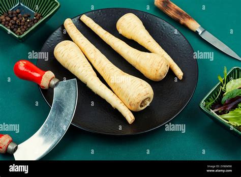 Raw Parsnip Roots On The Kitchen Table Root Vegetables White Root