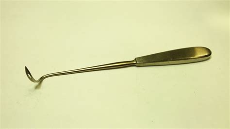 V Mueller Deschamps Ligature Carrier Sharp 8 203mm Overall Length