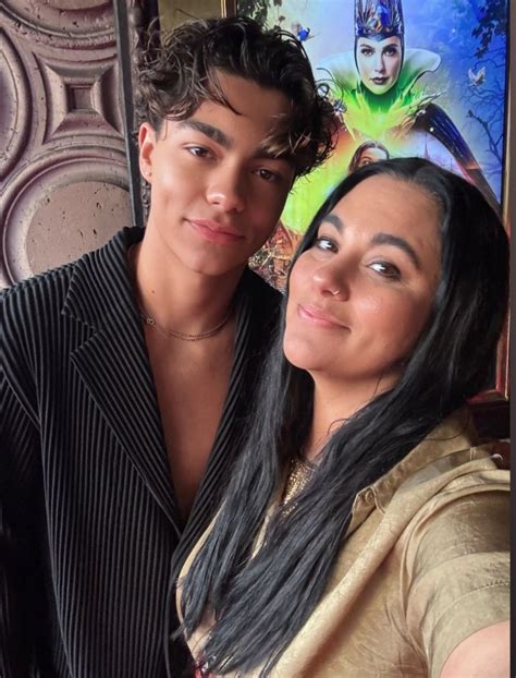 Malachi Barton And His Mom Felicia Barton Cute Celebrity Guys Cute