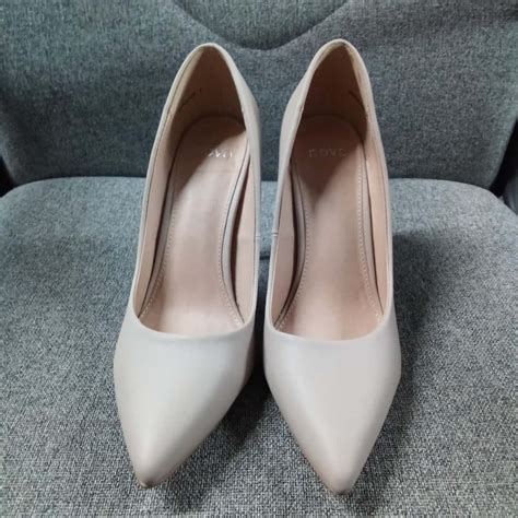 Novo Ladies Nude Stiletto Court Shoes Size 7 Uans Novo Ladies Nude Stiletto Court Shoes Size 7 Uans