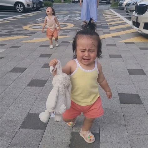 친구 토끼애착인형 들고 토끼는 13개월 아기 박쏘미니ㅋㅋㅋ런닝맨 찍은 아기들 Youtube