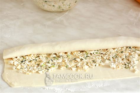 Булочки из слоеного теста с сыром и творогом — рецепт с фото пошагово