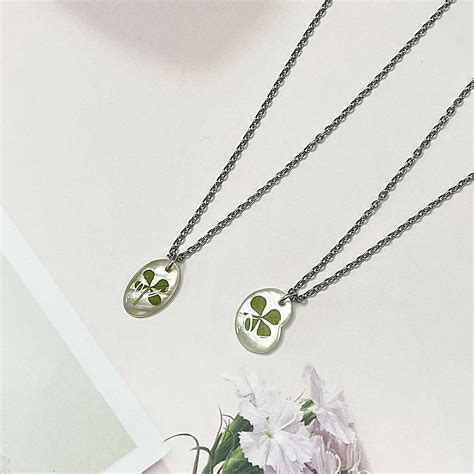 네잎클로버 자개 펜던트 써지컬스틸 핵진주 여성 우정 목걸이 에이블리