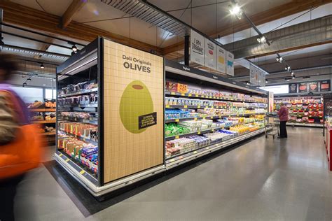 Pin By Paulina Rakutsina On Retail Grocery Store Design Store Design