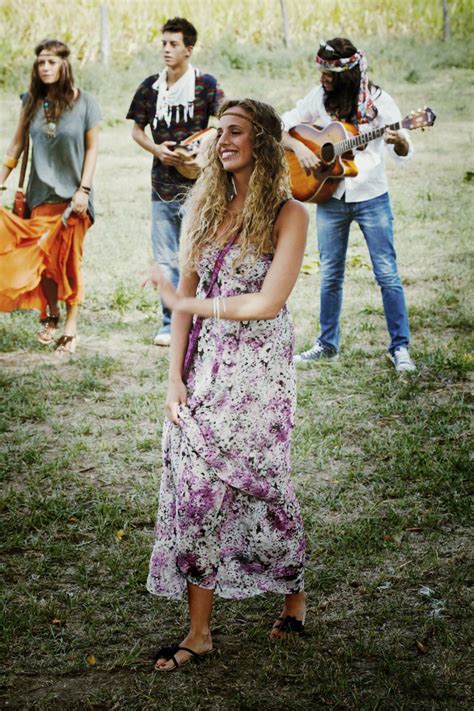70s Fashion Trends From Hippie Chic To Disco Diva
