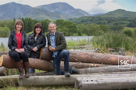 S4c Ffermio Meinir Jones Daloni Metcalfe Alun Elidir Logo