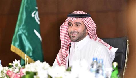 بالصور فيصل بن سلطان يفتتح معرضه التشكيلي الأول بأبوظبي