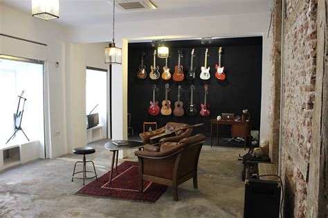 Mirando Los Euros Compra Venta De Instrumentos Musicales En Un Lugar Con Mucho Encanto