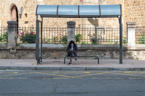 840개 이상의 버스 정류장 표지판 스톡 사진 그림 및 Royalty Free 이미지 Istock