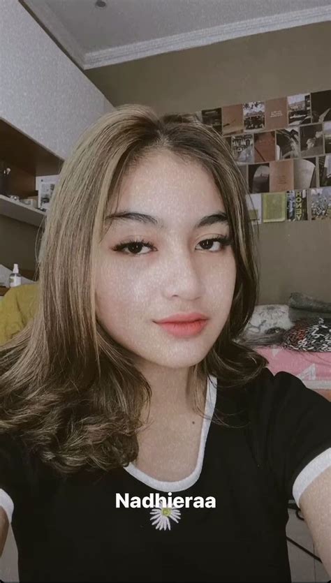 Pin Oleh ᜊ Leska Di Gurls Wanita Cantik Wanita Kecantikan