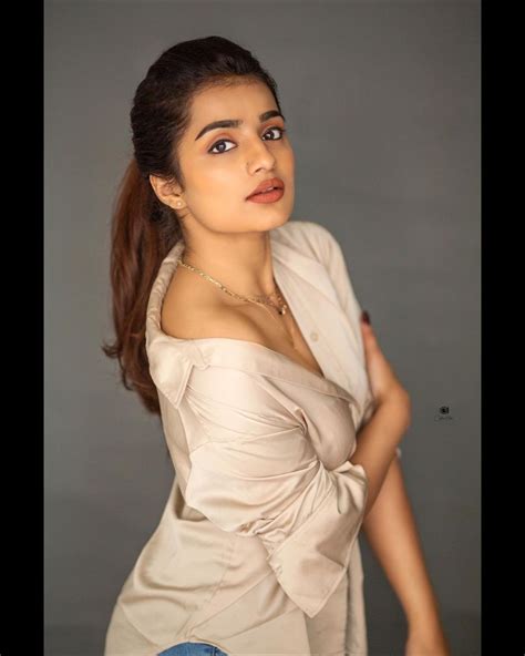 PHOTOS ஆள அசததம ஸடனனங படடசட நச பஸ கடககம நடக ஸர ரஜ ரசனட