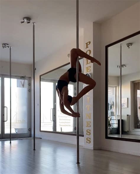 Pin By Maria On P O L E Pole Fitness Pole Dancing Pole Dance Moves