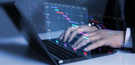 비즈니스 프로젝트 관리 시스템 프로젝트 관리자는 회사의 Gantt 차트 일정 인터페이스를 사용하여 작업 및 이정표 진행 계획을 업데이트합니다 사업 성과물에 대한 스톡 사진