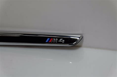 Bmw F82 F83 M4 MOLDING Left links VENT TRIM BADGE COVER ...